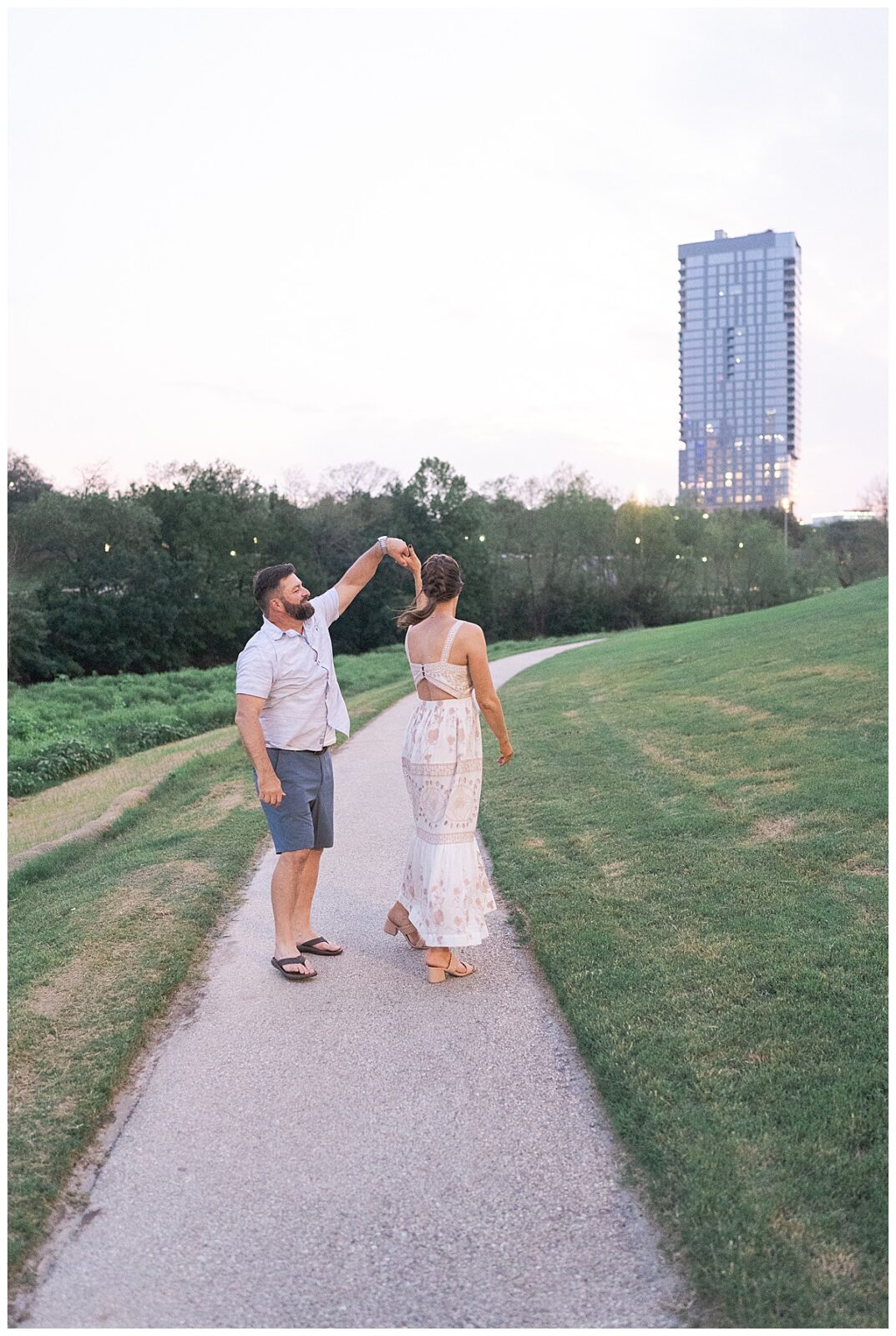 Favorite Engagement Photo Poses | Houston’s Best Wedding Photographers ...